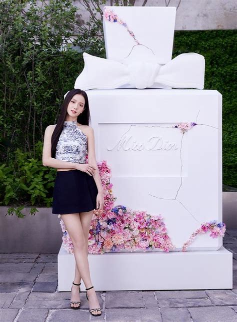 디올 뷰티 미스 디올 서울 전시and팝업 오픈탑 셀럽 북적 아주경제