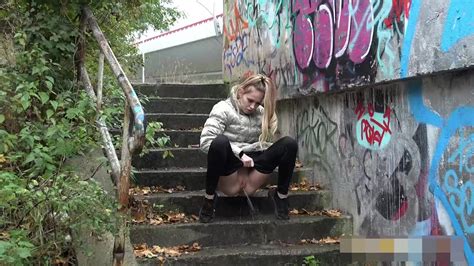 Beautiful German Girl Pee 744