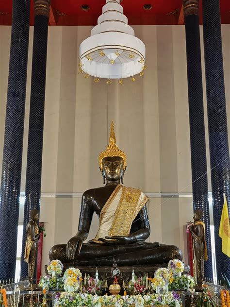 หนองคาย สะบายดี พระพุทธนิมิตวิชิตมารโมลีศรีสรรเพชญบรมไตรโลกนาถ เป็นพระพุทธรูปทรงเครื่องต้น