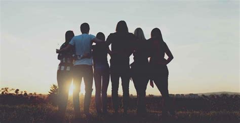 10 cosas sobre la amistad según la Biblia CVCLAVOZ