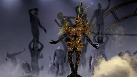 Viajero dorado de la ceremonia de clausura de los Juegos Olímpicos 2024
