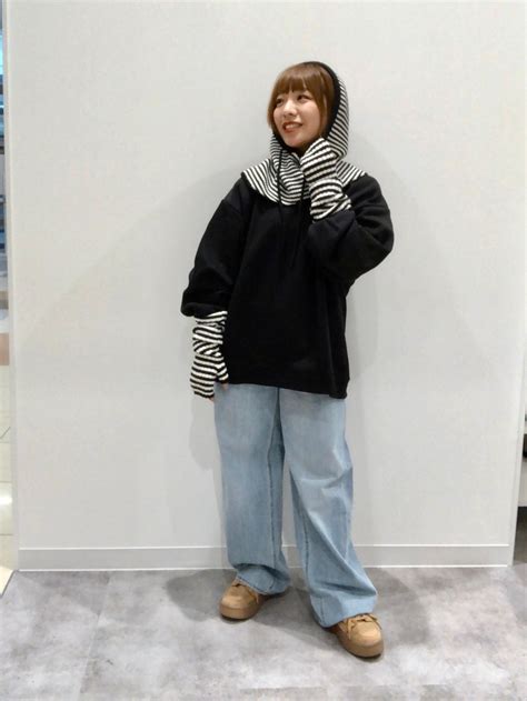 「heavy Weight重磅內刷毛oversized休閒上衣長袖成套穿搭推薦、條紋oversized襯衫長袖」的穿搭靈感 Gu