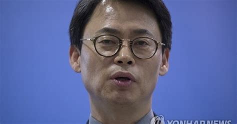 특검팀 靑압수수색 수사 상황 고려해 판단한다면 한번에