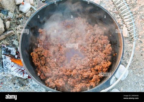 Outdoor Dutch Oven Cooking In The Arizona Desert Stock Photo Alamy