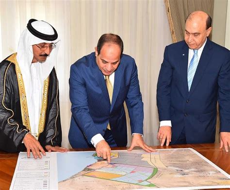 الرئيس عبد الفتاح السيسى يعقد اجتماعاً مع كل من رئيس هيئة قناة السويس و