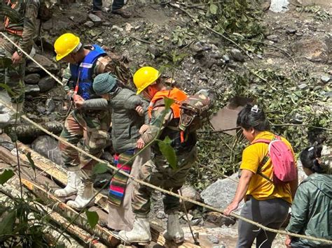 Army Rescues Over 300 Stranded Tourists In Sikkim