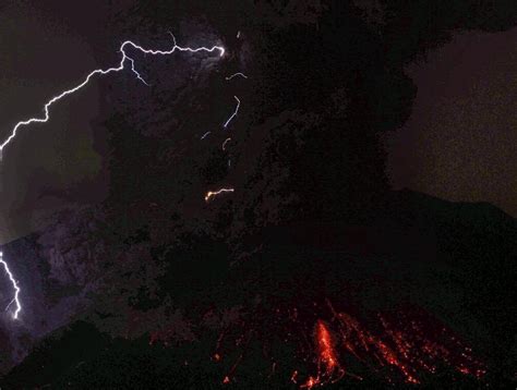 日本樱岛火山爆炸式喷发 喷烟升至数千米高组图 国际在线