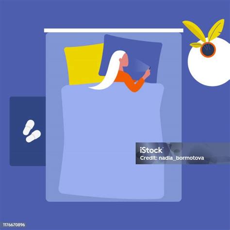 침대에서 스마트 폰으로 누워 젊은 여성 캐릭터 소셜 미디어 Millennials 불면증 맨 위 보기 인테리어 디자인 플랫 편집 가능한 벡터 일러스트레이션 클립 아트 Z세대에