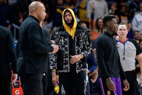Thats His Twin NBA Star Anthony Davis Lookalike Steal The Show During The LA Sparks