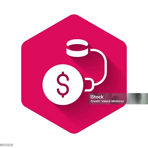 흰색 빚 공은 긴 그림자 배경으로 고립 된 달러 동전 아이콘에 연결되어 있습니다 족쇄와 돈으로 큰 무거운 빚의 무게 금융 범죄 수수료 위기 핑크 육각 버튼 벡터 개념에 대한