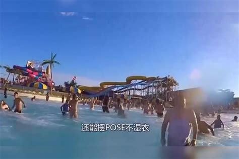 世界上最神奇的泳池人能在水下自由行走还能摆POSE不湿衣