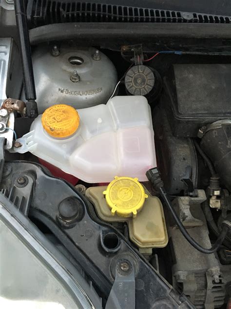 Замена бачка антифриза — Ford Fiesta Mk V 1 3 л 2007 года своими