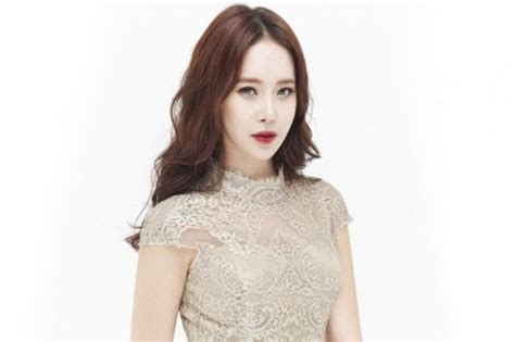 Baek Ji Young To Become The First Korean Pop Singer To Hold Solo