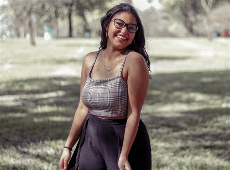 Adolescente Lança Primeiro Livro De Trilogia
