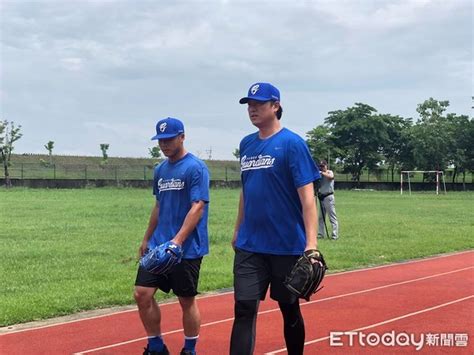 中職／王建民來了！彭世杰、陳仕朋接受貼身指導 Ettoday運動雲 Ettoday新聞雲