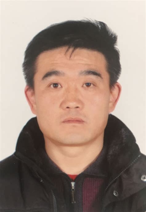 证件照中年 大叔 中年大叔 伤感说说吧
