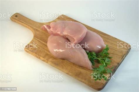 흰색 닭고기 필 레 파 슬 리와 마에 흰색 배경 닫기패소에 그림 0명에 대한 스톡 사진 및 기타 이미지 0명 고기 러시아