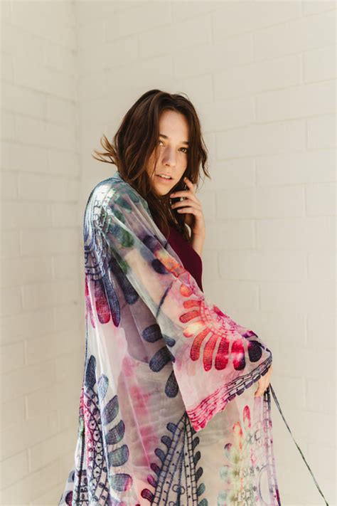 Page 1 Alyssavibes Portfolio