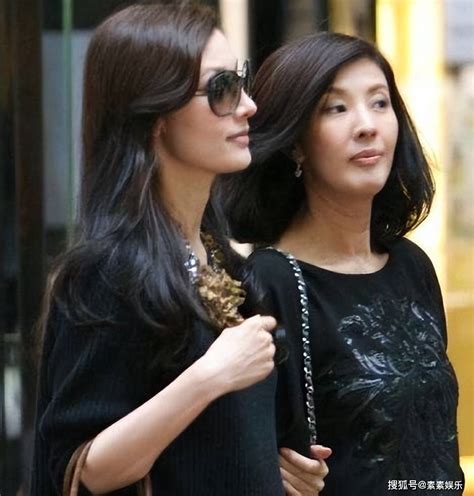 李嘉欣姐姐身价勐涨，61岁姐妹合影展现瑰丽容颜 Nestia