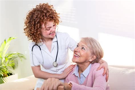 Close Positive Relationship Between Senior Patient And Caregiver Happy