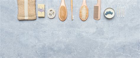 회색 배경에 제로 폐기물 욕실 액세서리 천연 에코 대나무 제품 플라스틱 무료 미용 필수품 0에 대한 스톡 사진 및 기타 이미지 Istock