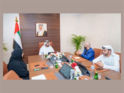 محمد الشرقي يلتقي فريق مركز الفجيرة للمغامرات ويطّلع على خططه
