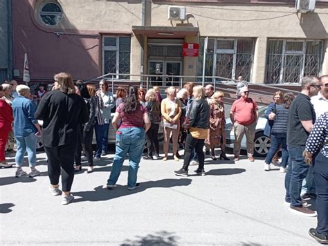 Вработените во ФЗО на предупредувачки протест генерален штрајк ако не
