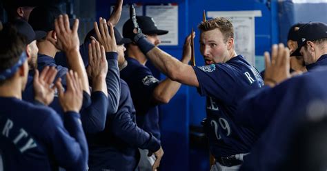 Cal Raleighs Homer In 10th Inning Gives Mariners Win In Toronto