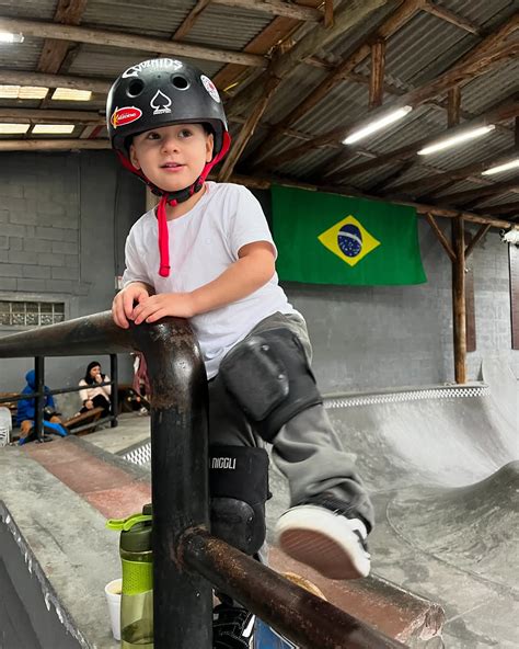Skatista De 4 Anos Conquista A Web Com Suas Manobras No Skate