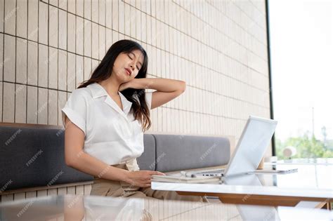 Premium Photo A Beautiful Asian Businesswoman Is Feeling Tired