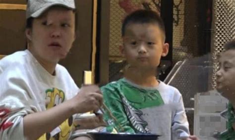 她是鄧超前女友，李光潔前妻，二婚嫁劉燁，有一對雙胞胎兒子 每日頭條