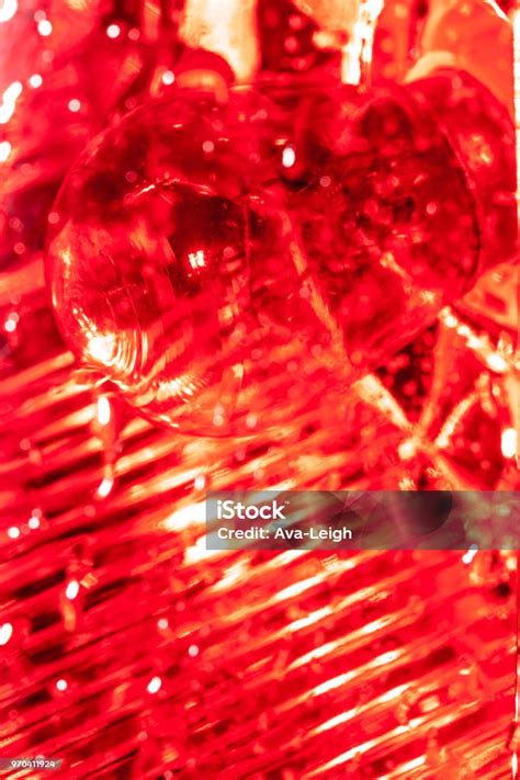 고대비 빨간 매크로 사진 질감 배경 물으로 차량 역방향 전구에 떨어진다 0명에 대한 스톡 사진 및 기타 이미지 0명 검은색 고대비 Istock