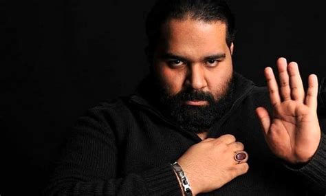 نظرات رضا صادقی درباره محرم هیچ شخص، دولت و حکومتی نماینده دین و مذهب