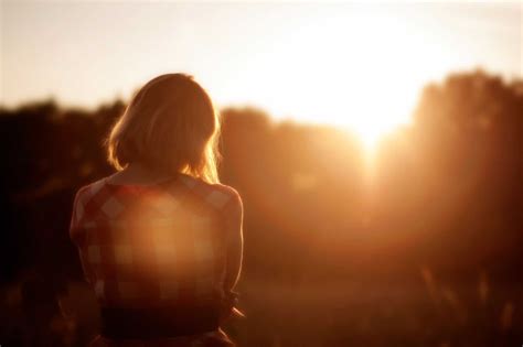 Alone Girl Wallpapers Top Free Alone Girl Backgrounds Wallpaperaccess