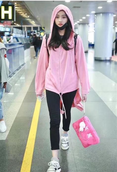 國民閨女關曉彤化身粉嫩小娘子，像極了鄰家小妹！ 每日頭條