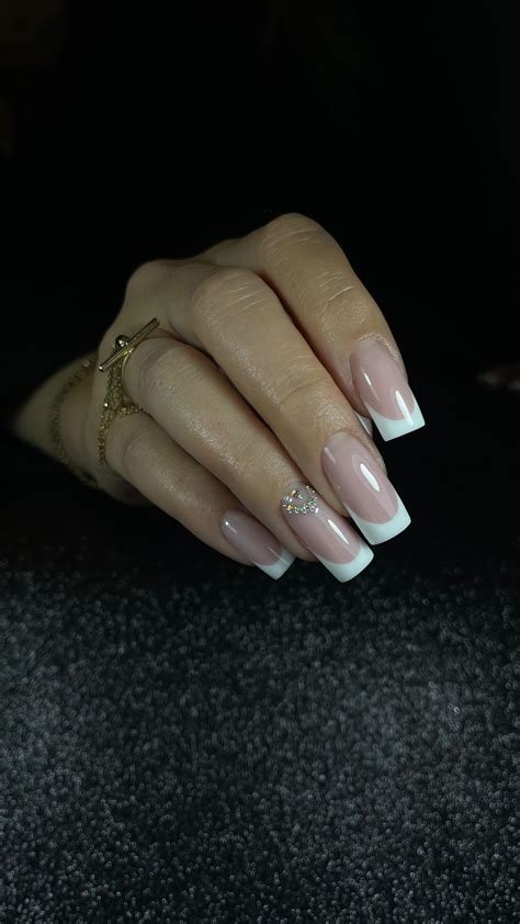 КУРСИ МАНіКЮРУ🙌 🌟ВИКЛАДНИЙ ФРЕНЧ💅🏻 КИЇВ 🇺🇦 Вже обрали собі ідею дизайну на Новий рік 🎄