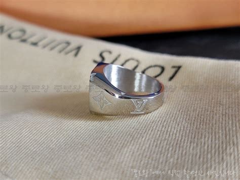 Louis Vuitton 루이비통 로고 스퀘어 시그넷링 반지 Louis Vuitton 종로왕