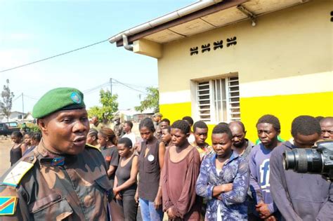 Manifestation à Goma ces gens sont achetés avec les billets de