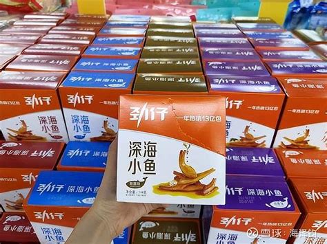 读研报心得：劲仔食品，辣味零食市场崛起的新星 劲仔食品 （003000）是一家专注于辣味零食市场的中国企业，受益于行业的快速发展和自身在产品研发、供应链管理和渠道拓展 雪球