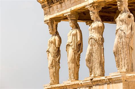 Caryatids Erechteion 아크로폴리스 아테네 그리스 세부 아크로폴리스 언덕에 파르테논 신전에 Caryatids 동상 아테네에 대한 스톡 사진 및 기타 이미지