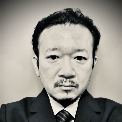 違反ではないけど、モラルの問題やわ。 そんなんに限って、次の信号とかで追いつくねんな。 意味がない。