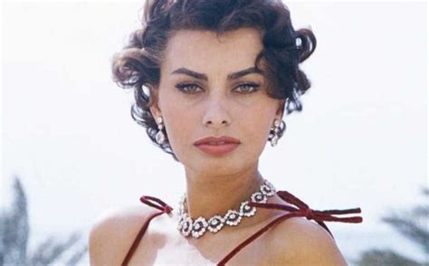 Sophia Loren Cómo Se Veía De Joven Antes De Dos Mujeres Chic Magazine