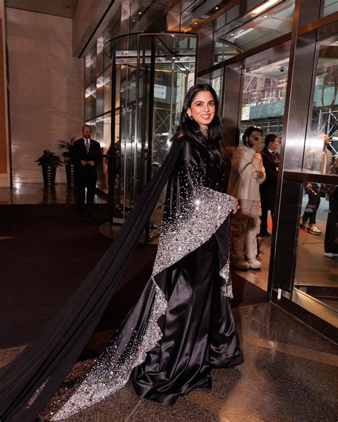 Met Gala 2024 Isha Ambanis 3d Saree Gown Took 10000 Hours To Be Made
