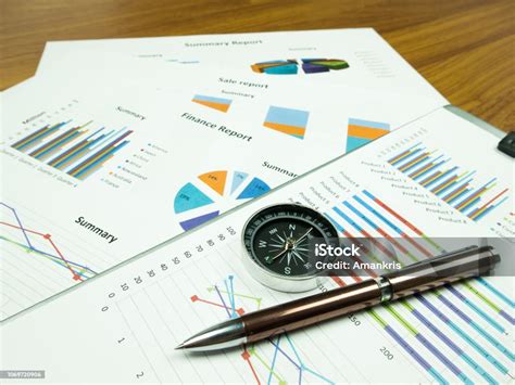 비즈니스 보고서 차트 및 금융 펜 및 테이블에 나침반 분석 그래프 0명에 대한 스톡 사진 및 기타 이미지 0명 가격 계산기 Istock