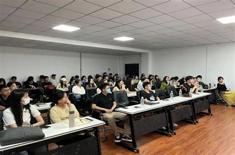 研途有你职路引行商学院研究生职业规划交流会 青岛大学商学院