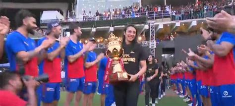 Watch Virat Kohli And Co Give Guard Of Honour To Smriti Mandhana