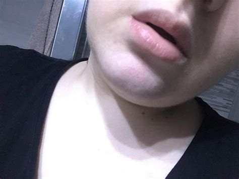 Kisses 👄 Scrolller