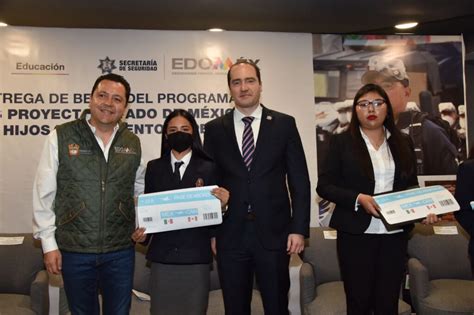 Entregan Becas Proyecta a hijos de policías Capital Estado de México