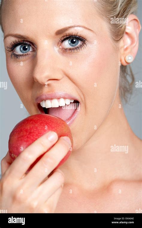 Woman Eating An Apple Stock Photo Alamy Woman Eating An Apple Stock Photo Alamy