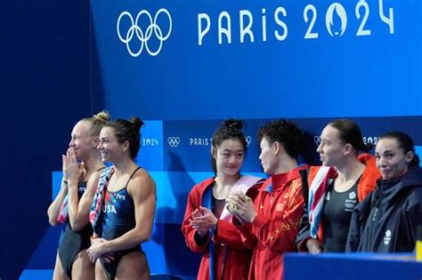 Divers Sarah Bacon Kassidy Cook Earn Team Usas First Medal At Paris